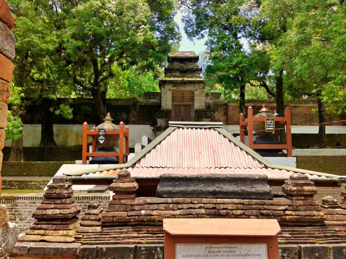 Imogiri Royal Cemetery Guide To Explore & Dress Code