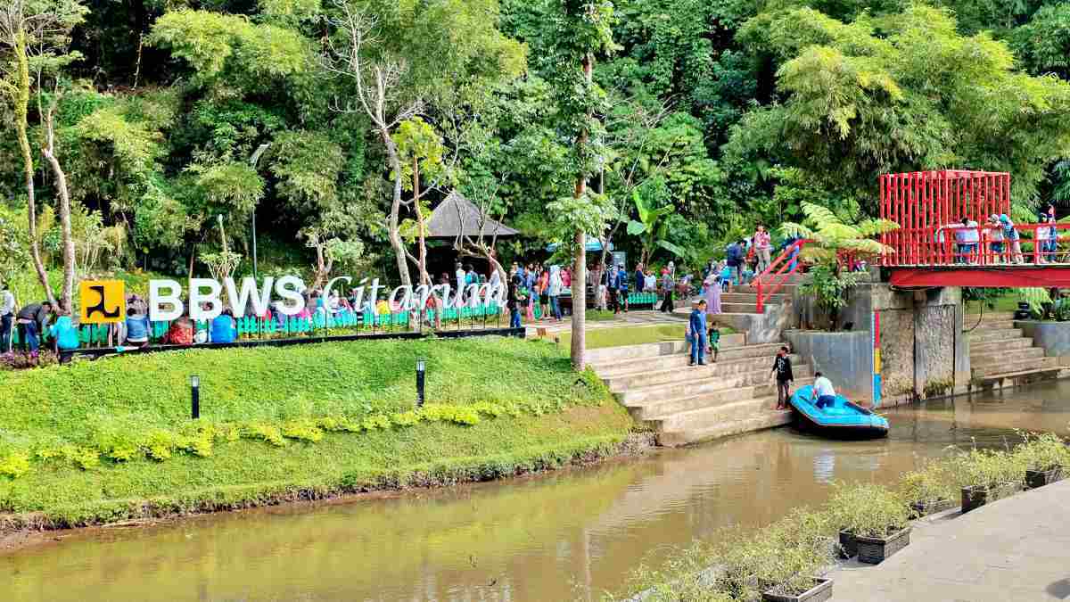 Rengganis Suspension Bridge Guide, Entrance Fee and Attractions