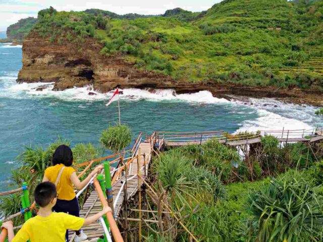 Timang Beach Gondola Extreme Ride & Bridge
